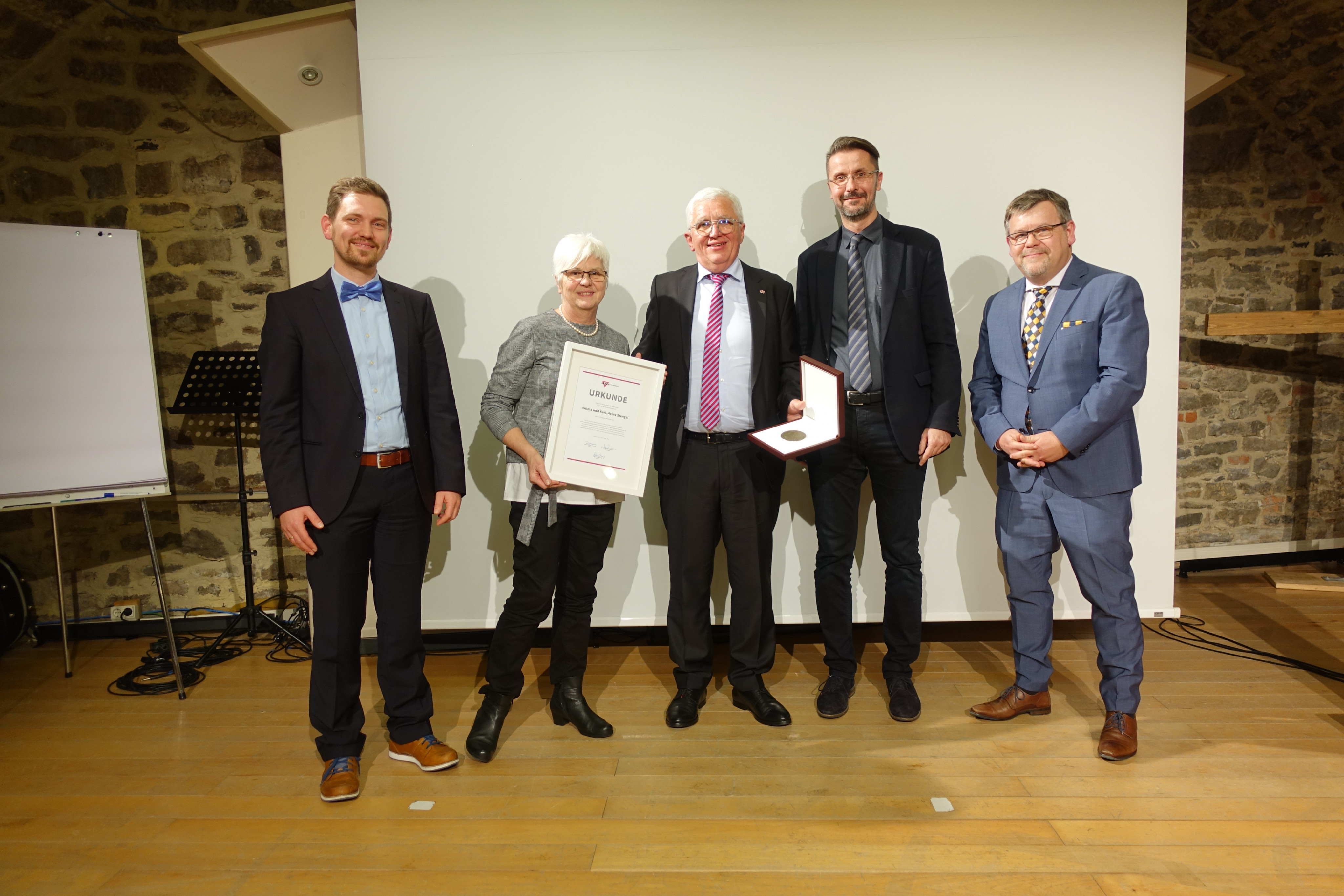Wilma und Karl-Heinz Stengel erhalten Philippus-Medaille – CVJM-Hochschule