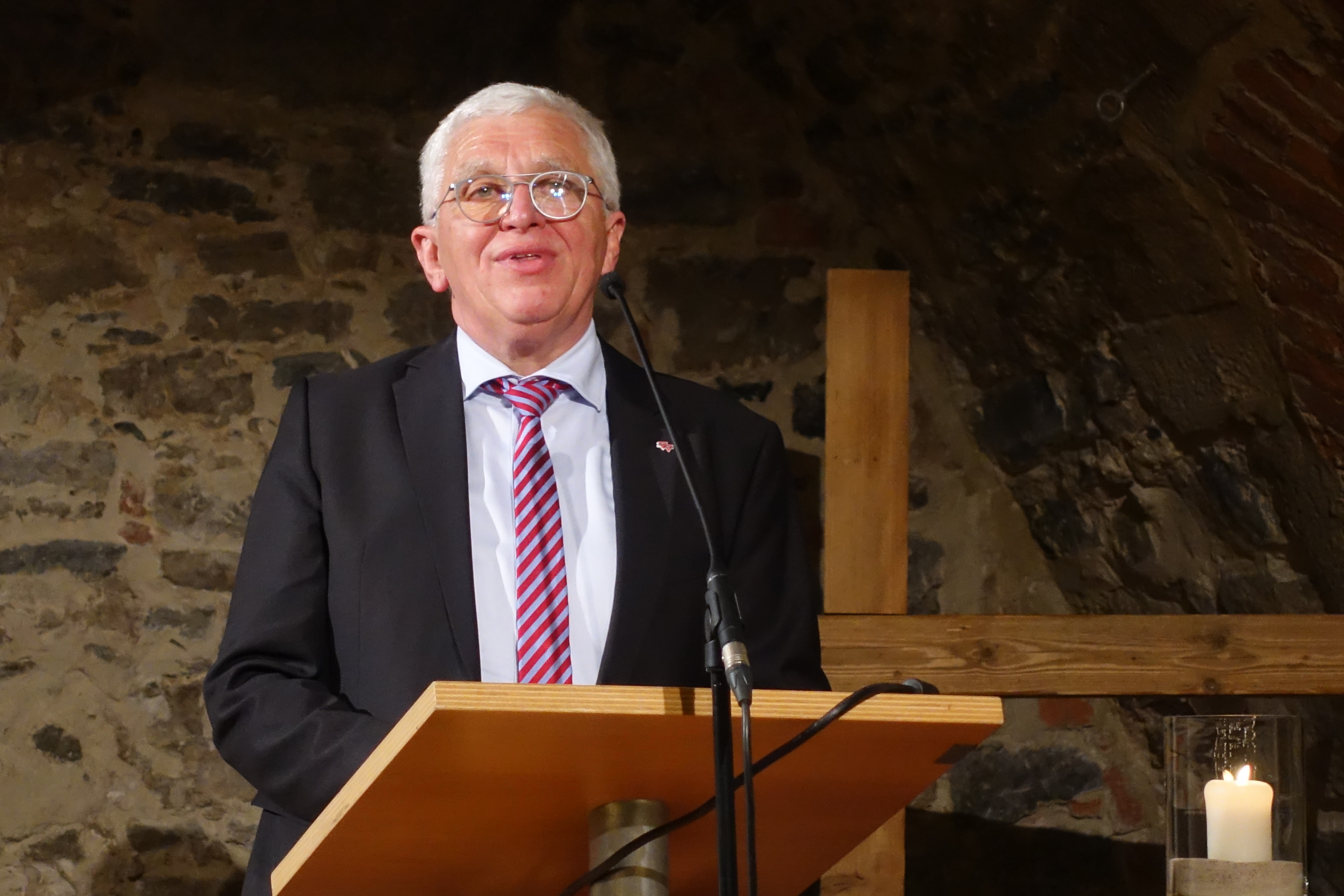 Wilma und Karl-Heinz Stengel erhalten Philippus-Medaille – CVJM-Hochschule